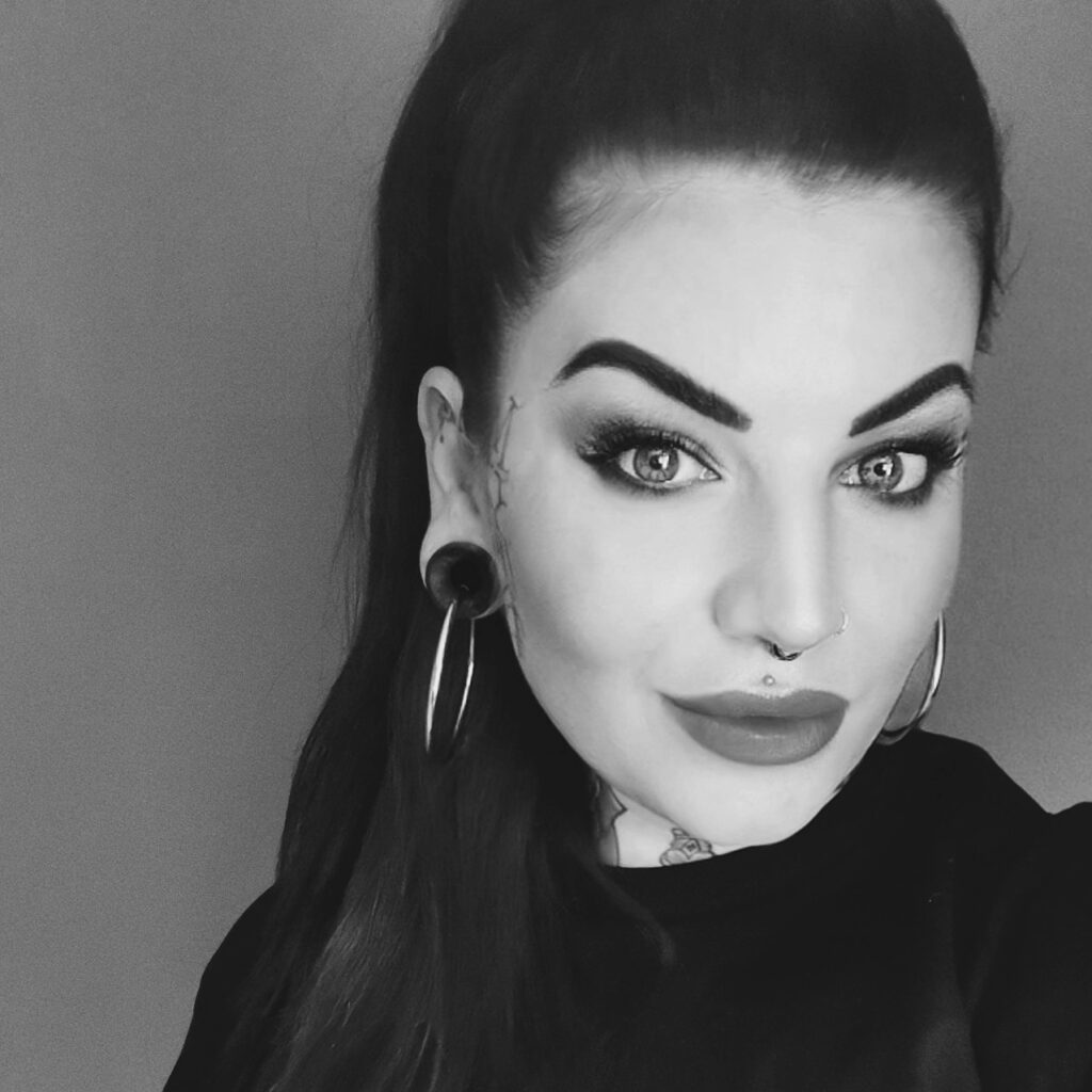 Piercerin Claudia - Palim Palim Tattoo & Piercing » Bretten